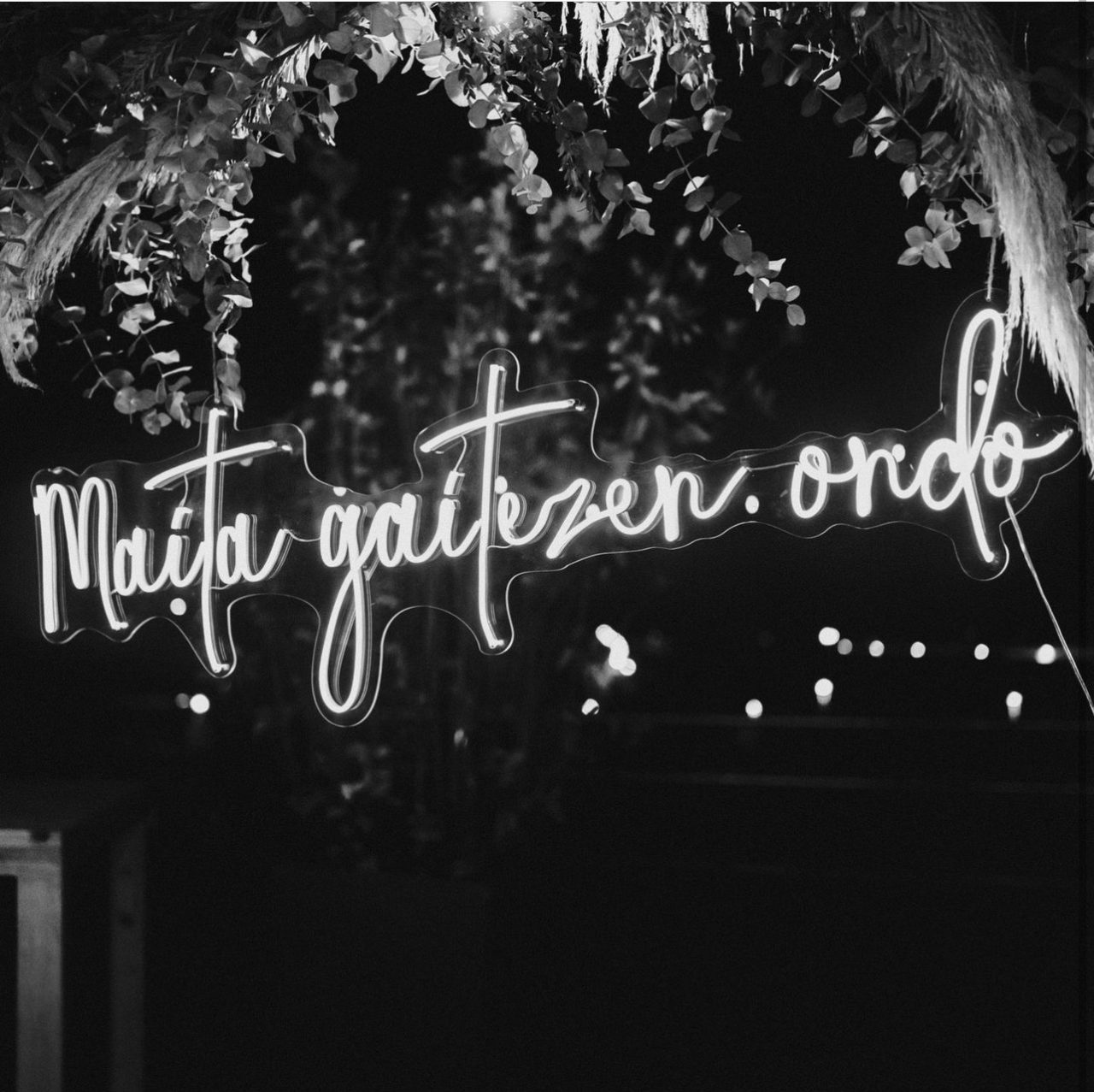 Photocall con neon para bodas - Mesa Presidencial