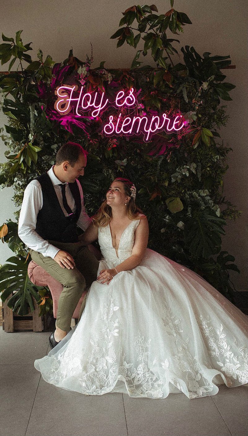 Photocall con neon para bodas - Mesa Presidencial
